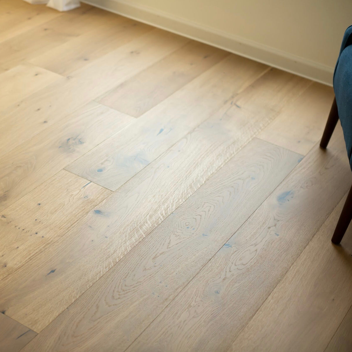 Knotty White Oak Flooring